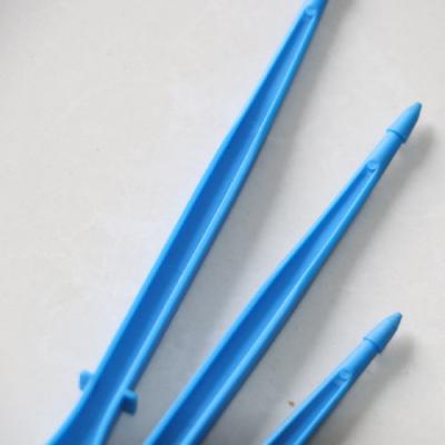 Cina Sistema di irrigazione per l'agricoltura 4L/8L 2 Pegs resistente con tubi in PVC nero a goccia in vendita