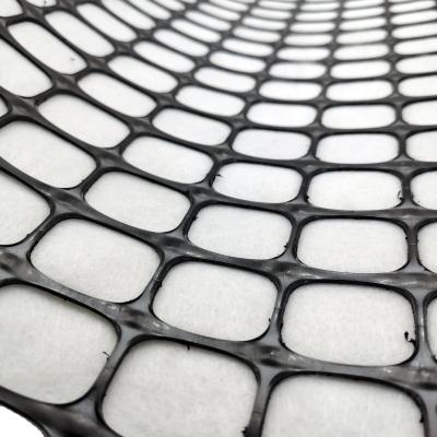 Cina 1-6m Larghezza 30kn Plastica PP Biassiale Geogrid Geotextile composito per la costruzione stradale in vendita