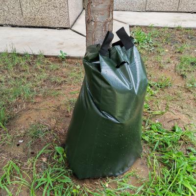China A rega de árvores tornou-se conveniente com sacos de irrigação por gotejamento de 20 litros em verde escuro à venda