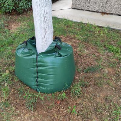 Cina Sacchetti per l'irrigazione degli alberi riutilizzabili 20 galloni Sacchetto di irrigazione a lento rilascio per alberi 2Pack in vendita