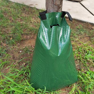 Cina Sacchetti per l'irrigazione degli alberi riutilizzabili 20 galloni Sacchetto di irrigazione a lento rilascio per alberi 2Pack in vendita
