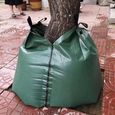 Cina Sacchetti per l'irrigazione degli alberi riutilizzabili 20 galloni Sacchetto di irrigazione a lento rilascio per alberi 2Pack in vendita