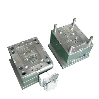 China Molde plástico automático da precisão do torno do CNC, modelação por injeção da elevada precisão à venda