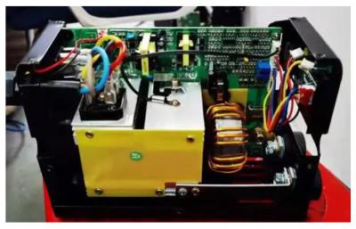 Cina Protezione di efficienza IP21 della macchina 0,8 della saldatura ad arco del Muttahida Majlis-E-Amal dell'invertitore di CA in vendita