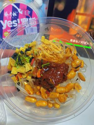 Cina 156g*12 tazze di noodles con una durata di conservazione di 12 mesi e ingredienti vegetali in vendita