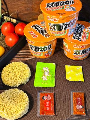 Cina Noodle istantanee con sapore di manzo al pomodoro con durata di conservazione di 12 mesi non piccanti in vendita