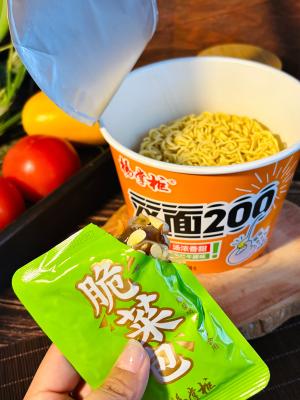 Cina Noodle istantanee al sapore di manzo al pomodoro 204g*12 per il mercato in vendita