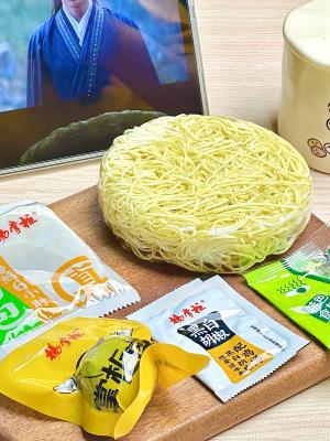 China Boiling Water Cooking Method Ramen Noodles Instant Noodle with Vegetable Ingredients for sale