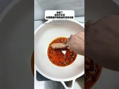 Cooking instant noodles with chili oil fried egg