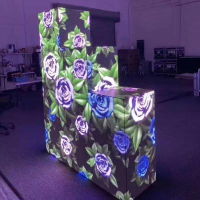 Cina Il supporto ha personalizzato quattro cinque sei quadrati della superficie ha condotto lo schermo principale Polyhedr del cubo del globo dell'esposizione P2 P3 P4 di Rubik dell'interno di forma in vendita
