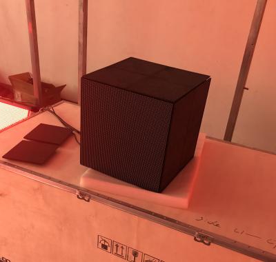 Cina Il supporto ha personalizzato quattro cinque sei quadrati della superficie ha condotto lo schermo principale Polyhedr del cubo del globo dell'esposizione P2 P3 P4 di Rubik dell'interno di forma in vendita