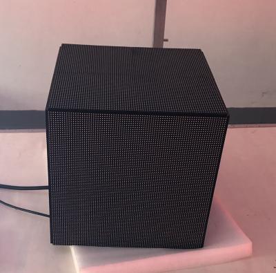 Cina Il supporto ha personalizzato quattro cinque sei quadrati della superficie ha condotto lo schermo principale Polyhedr del cubo del globo dell'esposizione P2 P3 P4 di Rubik dell'interno di forma in vendita
