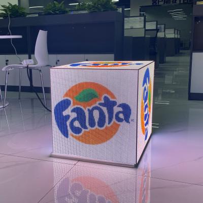 China El pilar de la pantalla llevada del cubo de Hd P2 P2.5 P2.976 llevado para exhibir el globo al aire libre para formar el cubo de Rubik de la pantalla llevada llevó la pantalla en venta