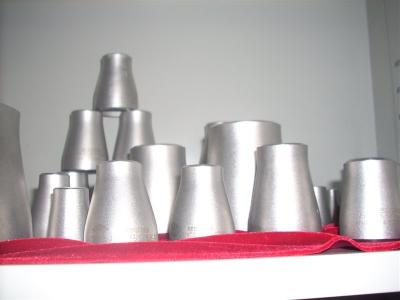 중국 2''x4'' STD ASTM A403 WP321H 맞대기 용접 편심 감속기 B16.9 판매용