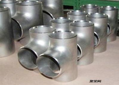 Cina Gli accessori per tubi sgomitano il colore d'argento galvanizzato T degli accessori per tubi dell'acciaio inossidabile in vendita