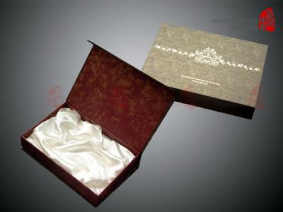 中国 絹の象眼細工のギフトの包装箱 販売のため