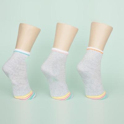 Cina Il colore respirabile dell'estate barra i calzini grigi degli uomini con i materiali di Elastane in vendita