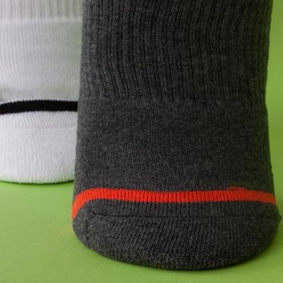 China Blauwe Enkelsokken van Spandex/de Katoenen Mensen, de Atletische Sokken van de Mensen van Kleurenstrepen Te koop