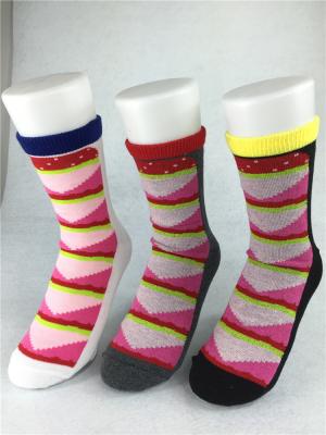 Cina Calzini del cotone riciclati rosso resistente di odore con materiale assorbente respirabile in vendita