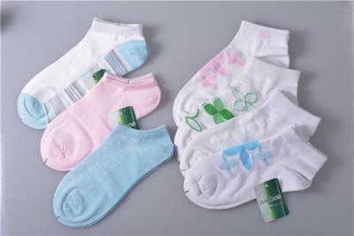 Cina I calzini resistenti tricottati del bambino del cotone di slittamento per tengono la dimensione su ordine calda in vendita