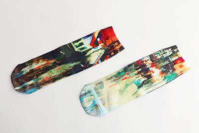 China El poliéster 3D unisex del 61% imprimió calcetines con el absorbente sudado en venta