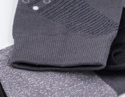 Cina Calzini del vestito dal cotone di Elastane di resistenza di Snngging con le bande nero/grige in vendita