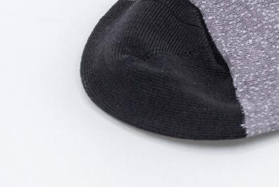 Cina Calzini del vestito dal cotone di Elastane di resistenza di Snngging con le bande nero/grige in vendita
