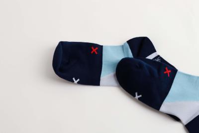 中国 汗-吸収性材料が付いている抗菌性のElastaneのスポーツの足首のソックス 販売のため