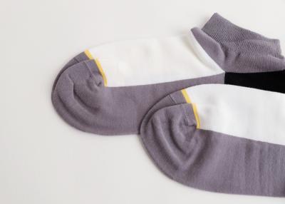 China Elastisches Grey Sports Ankle Socks Cotton schwitzte Absorbermaterial zu verkaufen