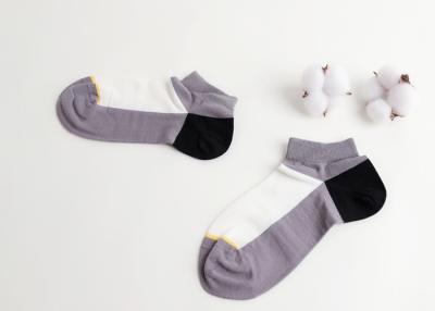China Elastisches Grey Sports Ankle Socks Cotton schwitzte Absorbermaterial zu verkaufen