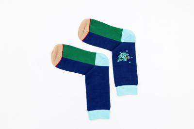 中国 反スキッドの暖かい綿の厚い服は抗菌性の通気性の服のソックスを強打する 販売のため