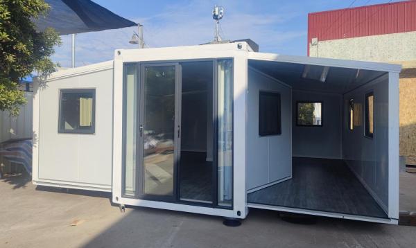 Quality 40ft Expandable Shipping Container House for sale