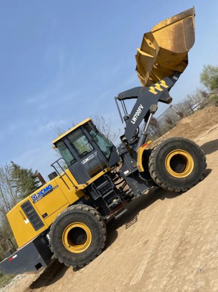 Quality Pulley Traction Used Front End Loader XCMG LW700FV With 7000kg Capacity for sale