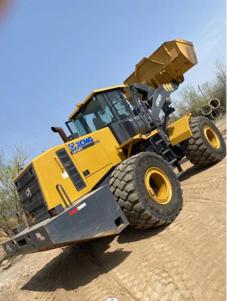 Quality Pulley Traction Used Front End Loader XCMG LW700FV With 7000kg Capacity for sale