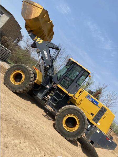 Quality Pulley Traction Used Front End Loader XCMG LW700FV With 7000kg Capacity for sale