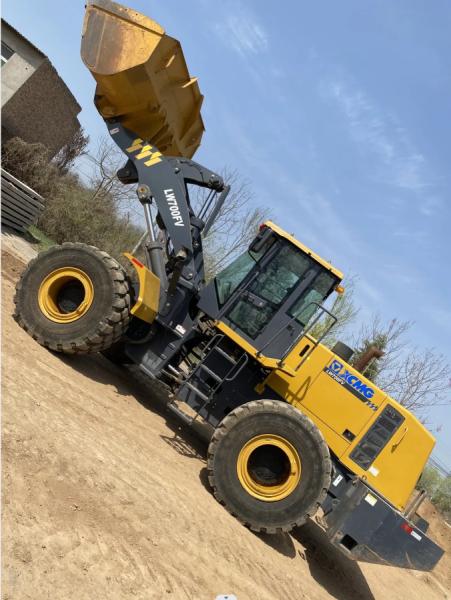 Quality Pulley Traction Used Front End Loader XCMG LW700FV With 7000kg Capacity for sale