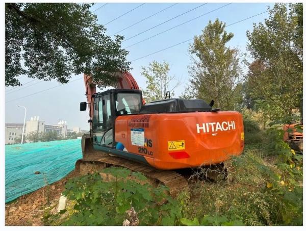 Quality HITACHI ZX210lc 21 Tons Second Hand Excavator With Bucket Capacity 1.2m3 for sale