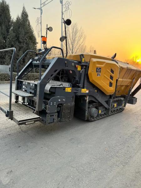 Quality Second Hand XCMG RP355 Asphalt Paver Machine 5.8 Tons Capacity For Construction for sale