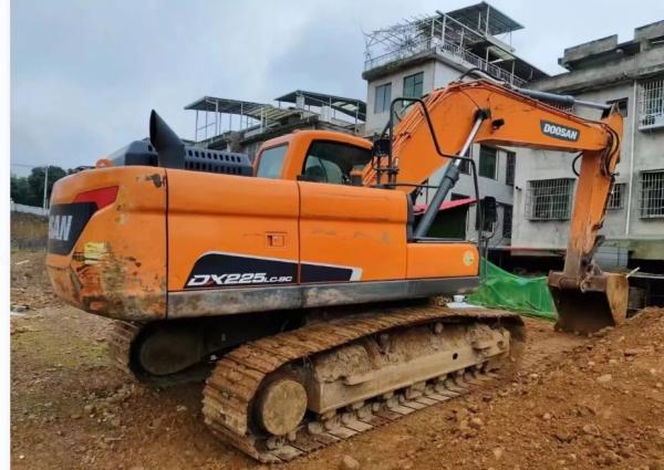 Quality DoosanDX200 Second Hand Excavator 0.92m3 Bucket Capacity 19900 Kg for sale