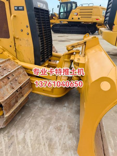 Quality Caterpillar D4K Used Crawler Bulldozer 120kw Power For Leveling Terrain for sale