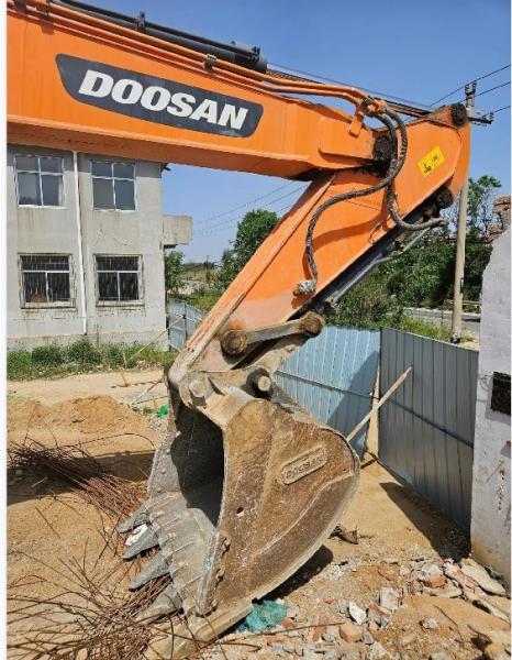 Quality Used 43 Tons Crawler Excavator Machine Doosan DX450LC Bucket Capacity 2.4m3 for sale