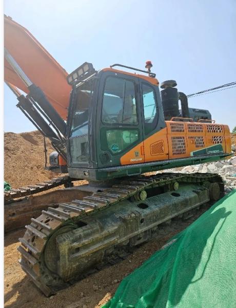 Quality Used 43 Tons Crawler Excavator Machine Doosan DX450LC Bucket Capacity 2.4m3 for sale