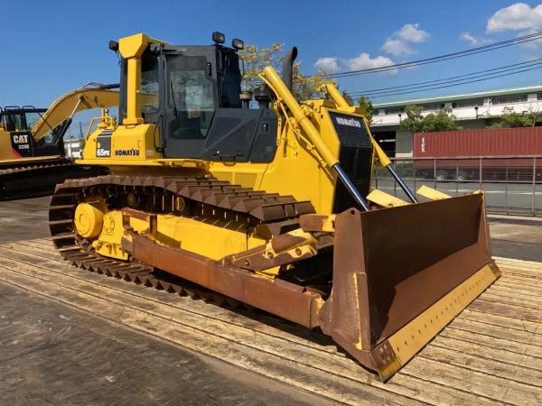 Quality D65 Used Komatsu Bulldozer SAA6D114E3 Engine For Various Working Conditions for sale