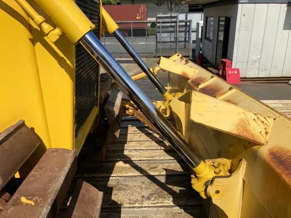 Quality D65 Used Komatsu Bulldozer SAA6D114E3 Engine For Various Working Conditions for sale