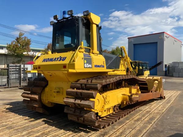 Quality D65 Used Komatsu Bulldozer SAA6D114E3 Engine For Various Working Conditions for sale