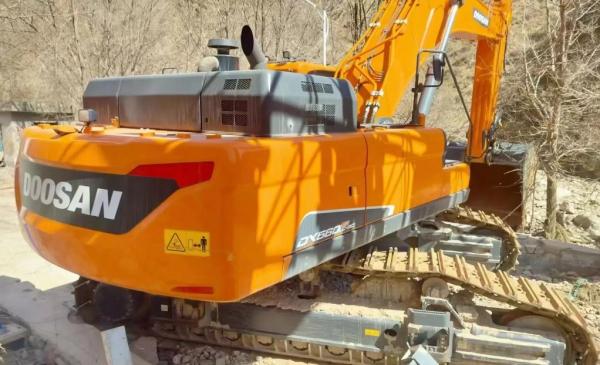 Quality Doosan DX560LC Hydraulic Excavator Crawler Mounted 3.6m3 Capacity 53900kg for sale