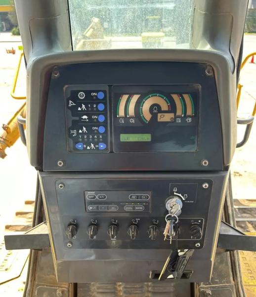 Quality KOMATSU 275AX Used Crawler Bulldozer 337kw Power For Digging Trenches for sale