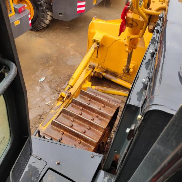 Quality Strong Power SHANTUI SD32 Used Crawler Bulldozer WP12 Engine For Clearing Land for sale