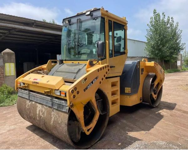Quality 13200kg Used Road Roller XCMG BW203AD High Efficiency With 95 Kw Power for sale