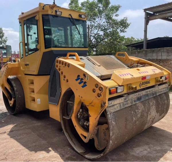 Quality 13200kg Used Road Roller XCMG BW203AD High Efficiency With 95 Kw Power for sale
